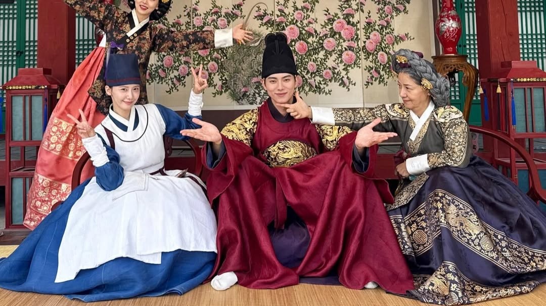 Sejarah Kelam di Balik Drama Korea Bon Appetit, Your Majesty - Showbizline